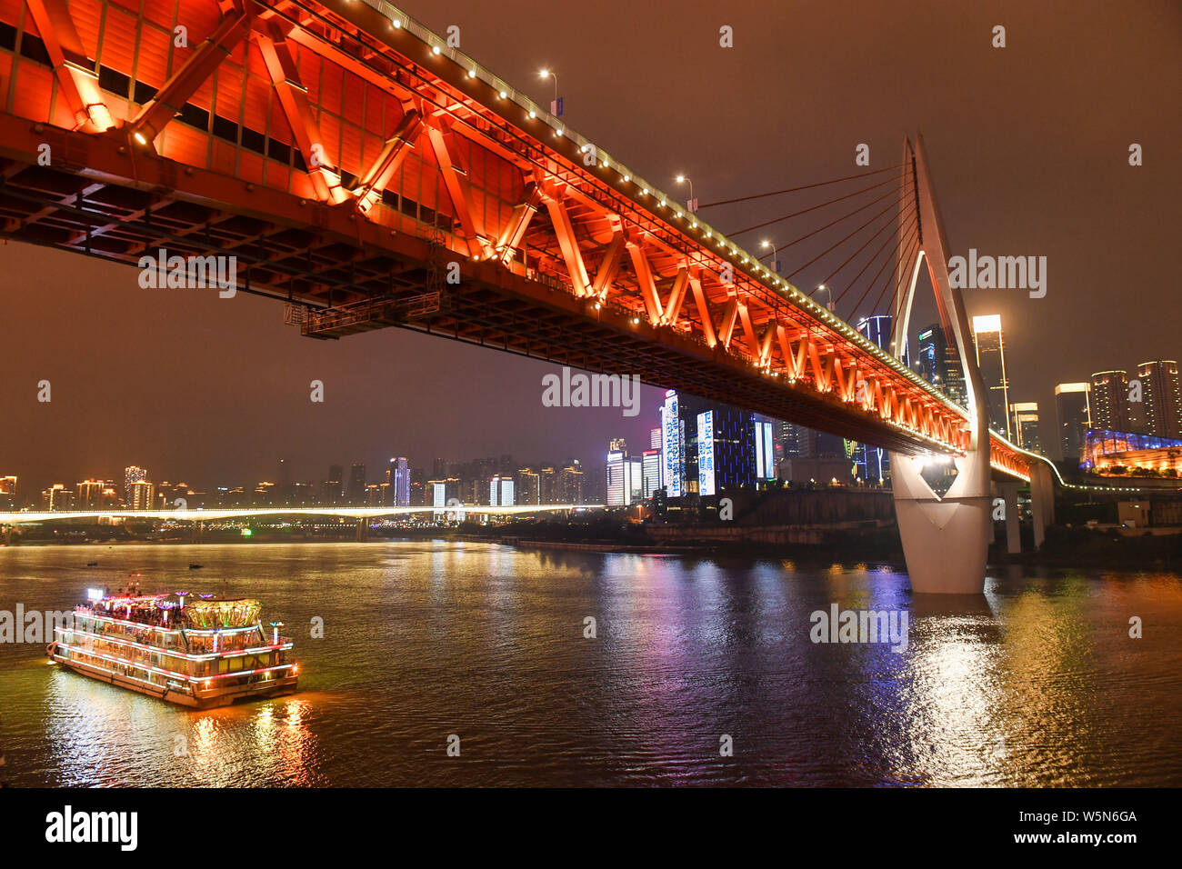 The qiansimen jialing river bridge hi-res stock photography and images ...