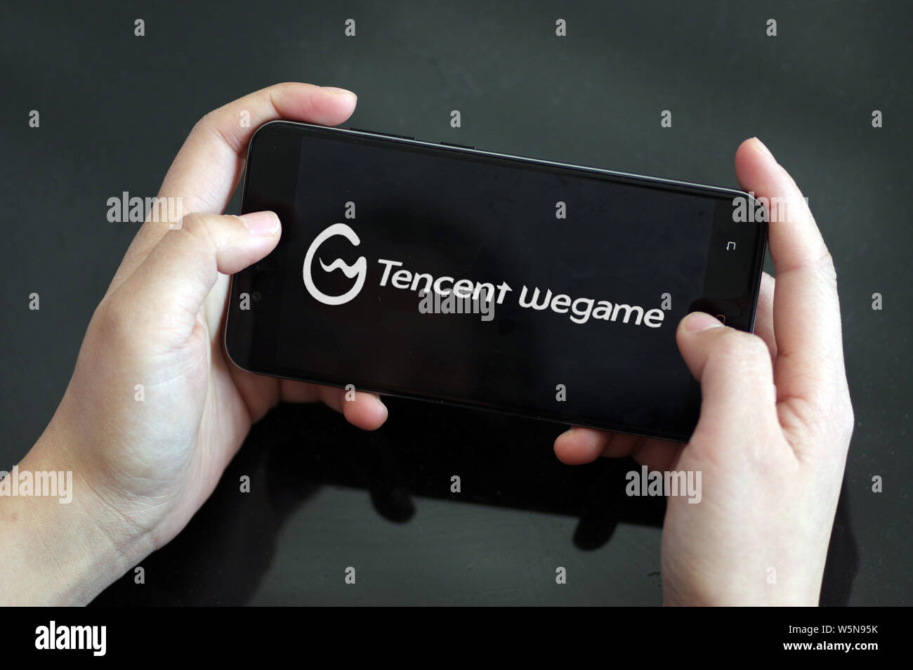 --FILE--A Chinese mobile phone user uses Tencent's WeGame platform, the ...