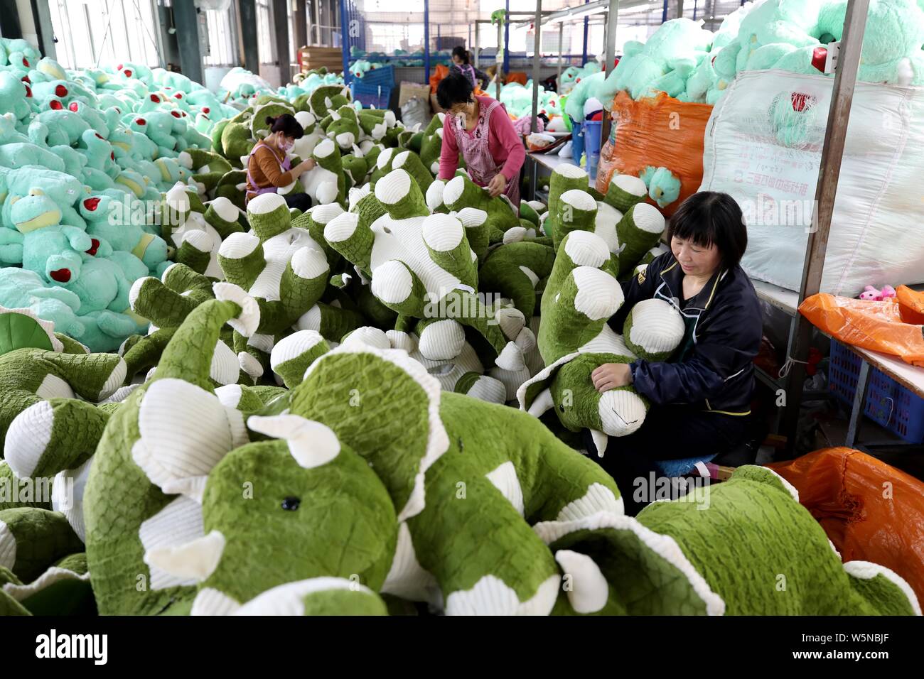 Chinese factory workers, toys hi-res stock photography and images - Alamy