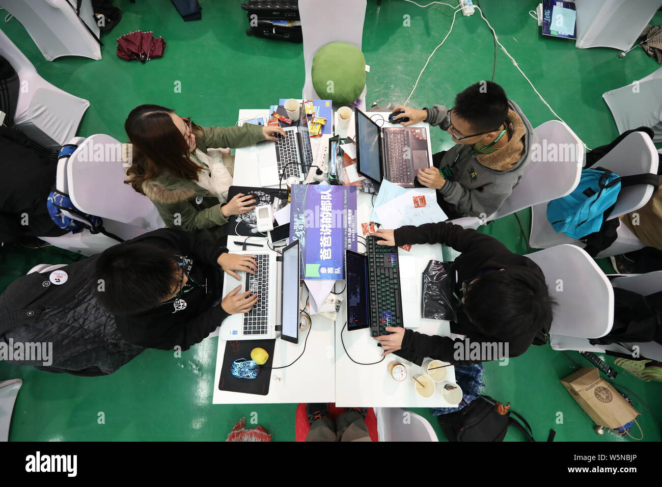 China 996 overtime hi-res stock photography and images - Alamy