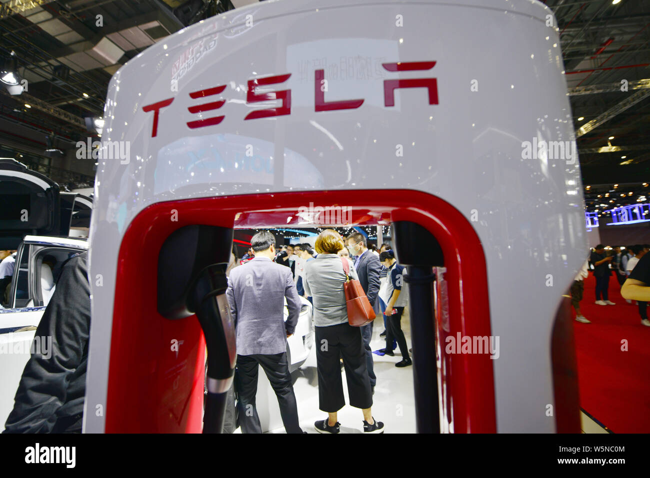 --FILE--People visit the stand of Tesla during the 18th Shanghai ...