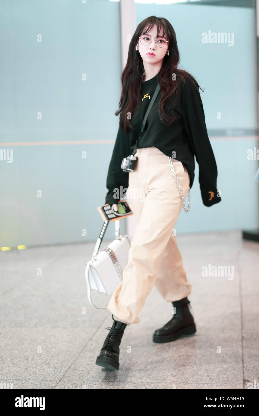 Chinese singer Cheng Xiao of South Korean-Chinese girl group Cosmic ...