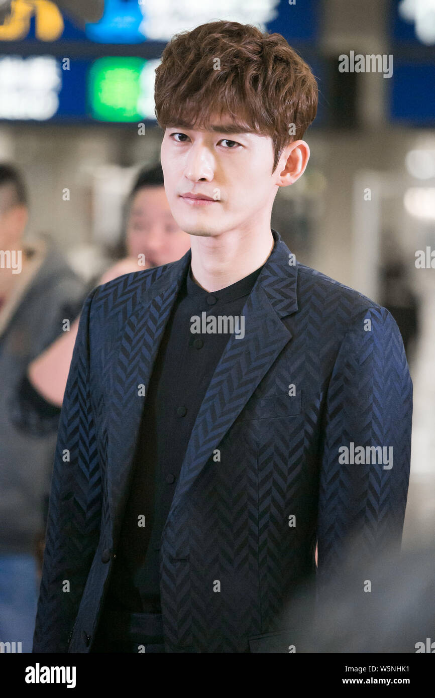--FILE--Chinese actor Zhang Han is pictured on set of the TV series ...