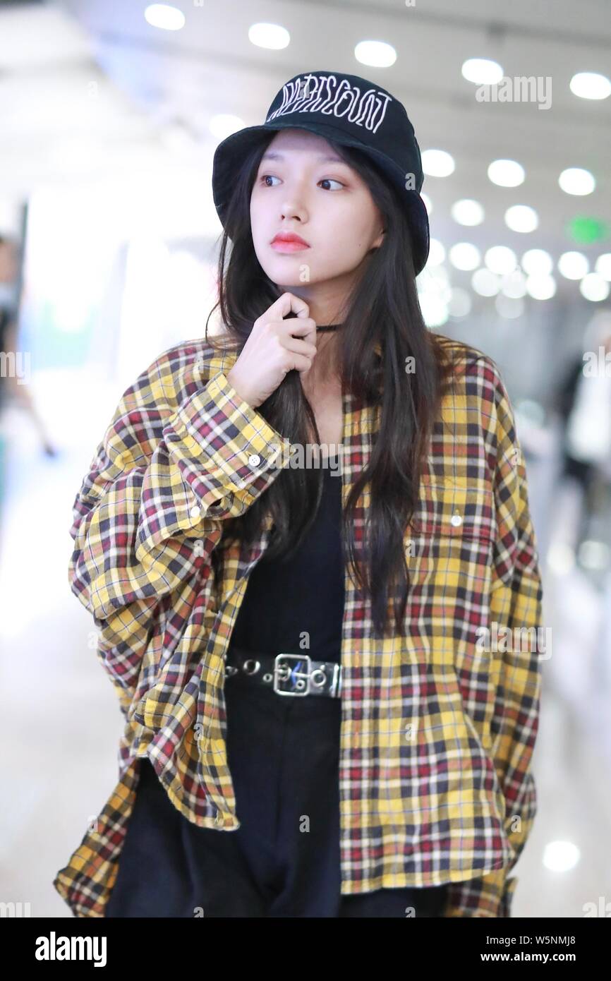Chinese singer Cheng Xiao of South Korean-Chinese girl group Cosmic ...