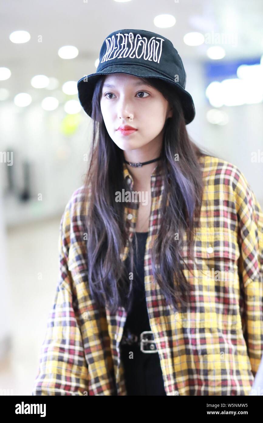Chinese singer Cheng Xiao of South Korean-Chinese girl group Cosmic ...