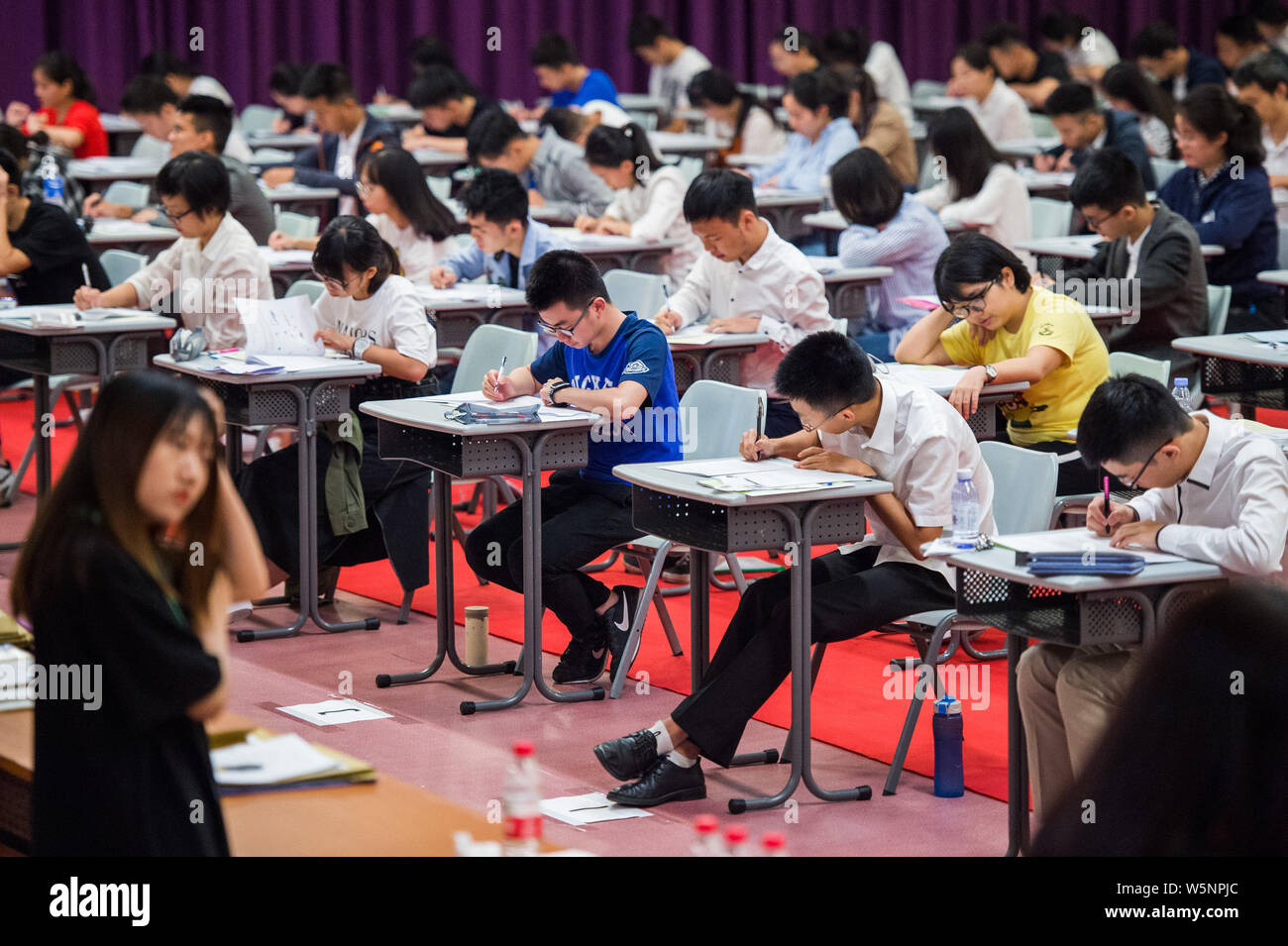Shenzhen university student hi-res stock photography and images - Alamy