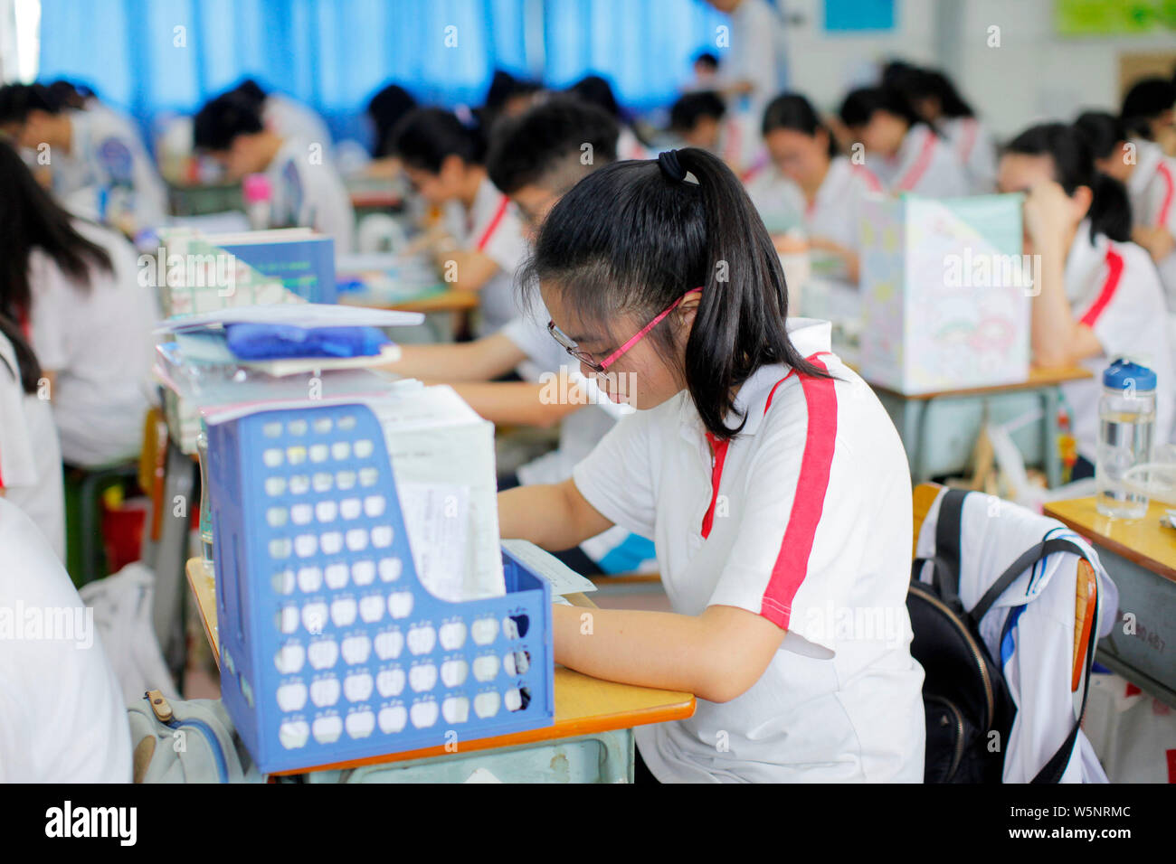 --FILE--Chinese students prepare for the upcoming annual college entrance examination, also ...