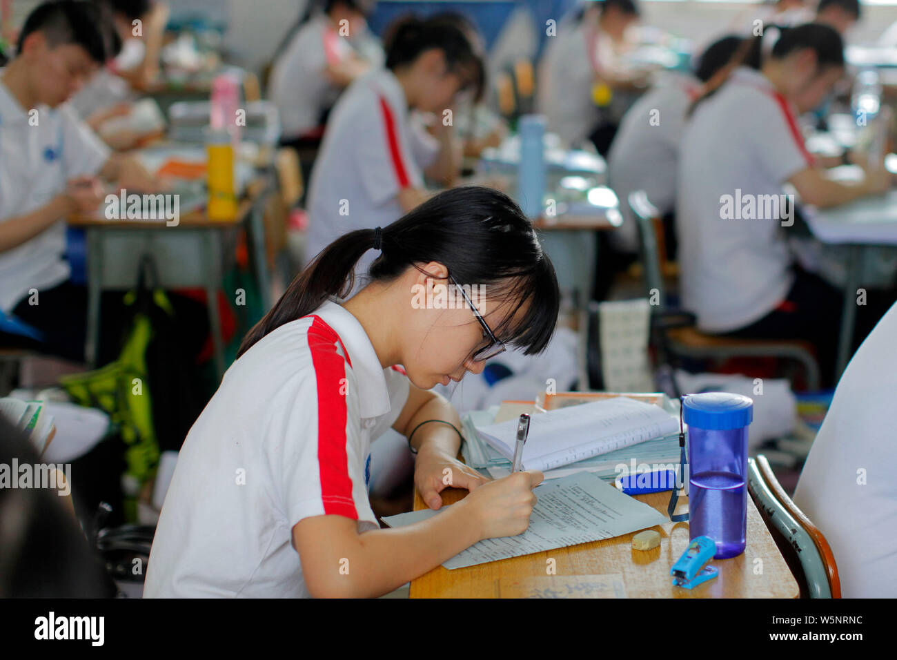--FILE--Chinese students prepare for the upcoming annual college entrance examination, also ...