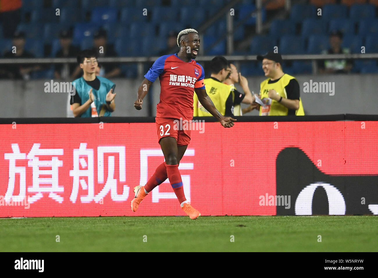 Brazilian football player Fernandinho Henrique of Chongqing?SWM ...