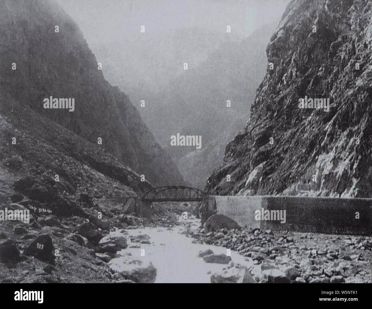 Darial gorge hi-res stock photography and images - Alamy