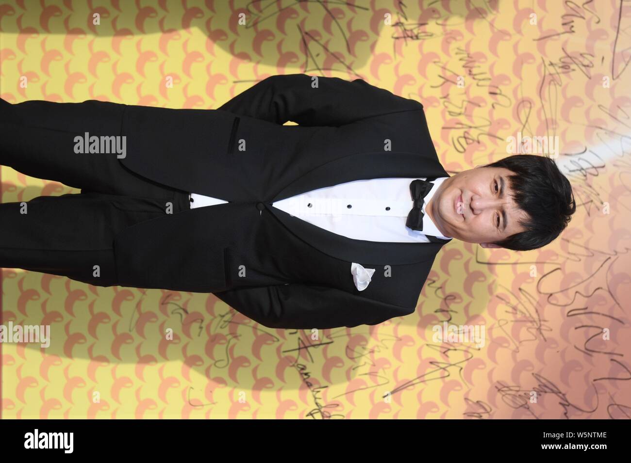 Asian comedian hi-res stock photography and images - Alamy