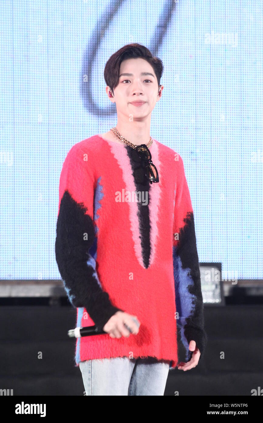 Taiwanese singer Lai Kuan-lin, also romanized as Lai Guan-lin, and a ...
