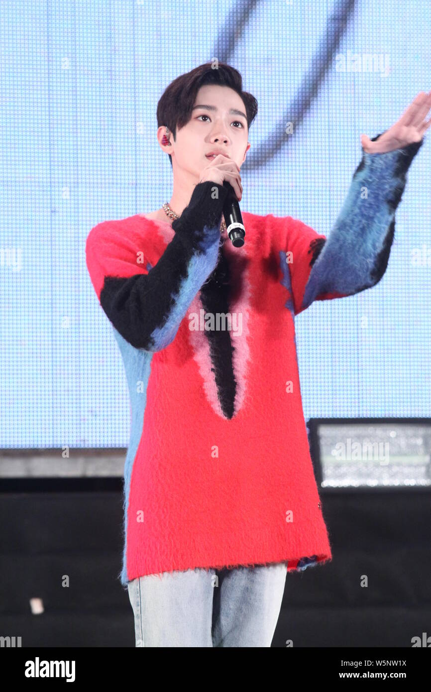 Taiwanese singer Lai Kuan-lin, also romanized as Lai Guan-lin, and a former member of South ...