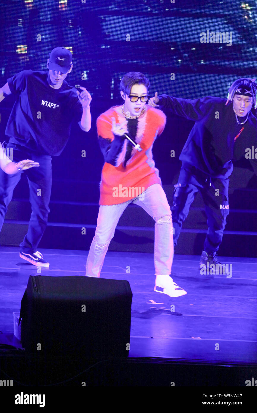 Taiwanese singer Lai Kuan-lin, also romanized as Lai Guan-lin, and a ...