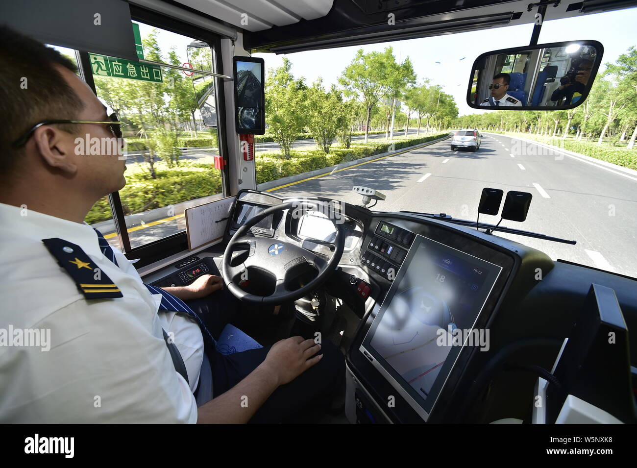 China autonomous driving bus hi-res stock photography and images - Alamy