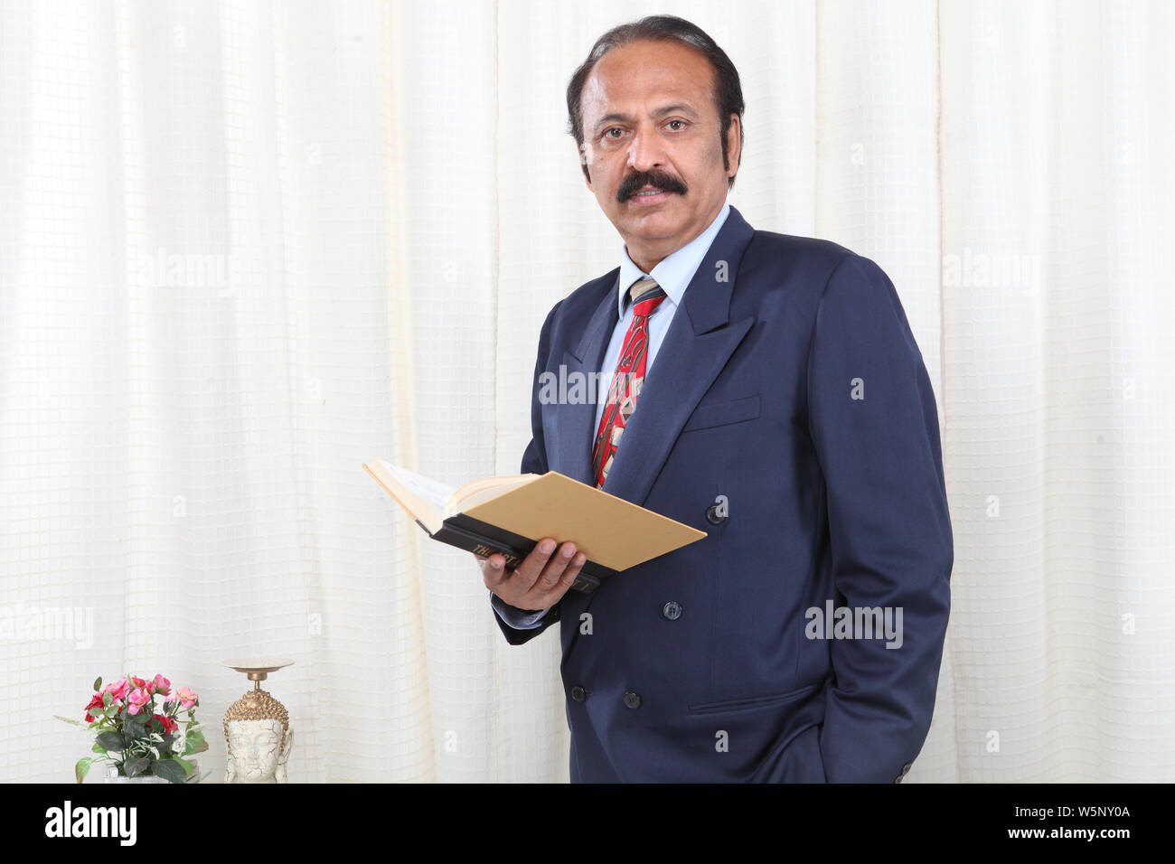 Open book standing up hi-res stock photography and images - Alamy