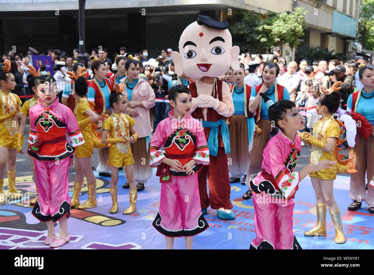 Cosplay fans dressed as their favorite characters from movies and ...