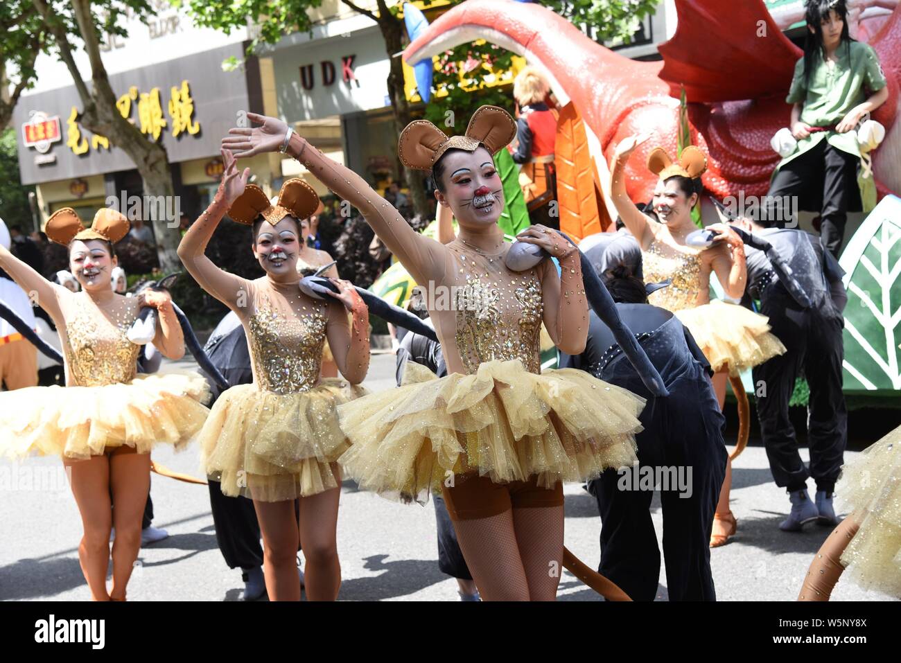 Cosplay fans dressed as their favorite characters from movies and ...
