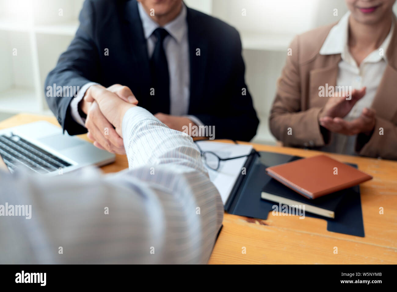 Boss employee shake hand hi-res stock photography and images - Alamy