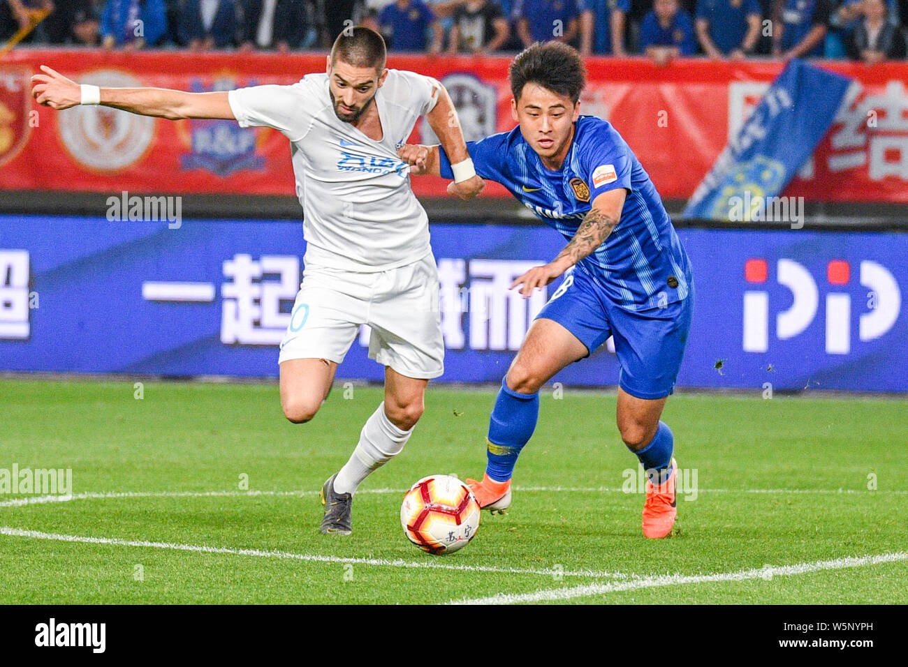 Lingfeng zhang hi-res stock photography and images - Alamy