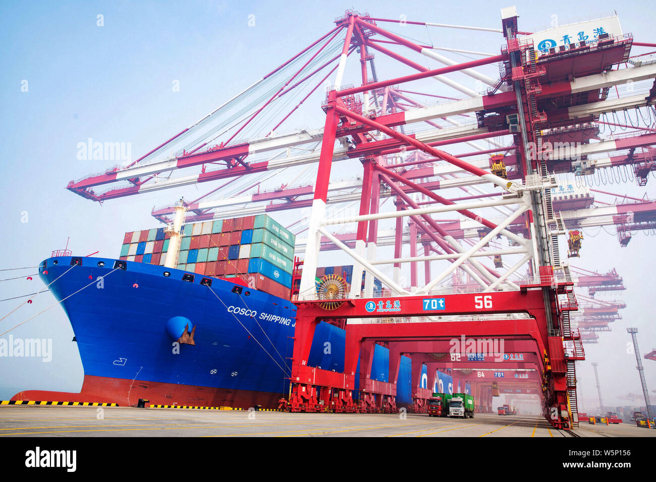Us china cargo ship port hi-res stock photography and images - Alamy