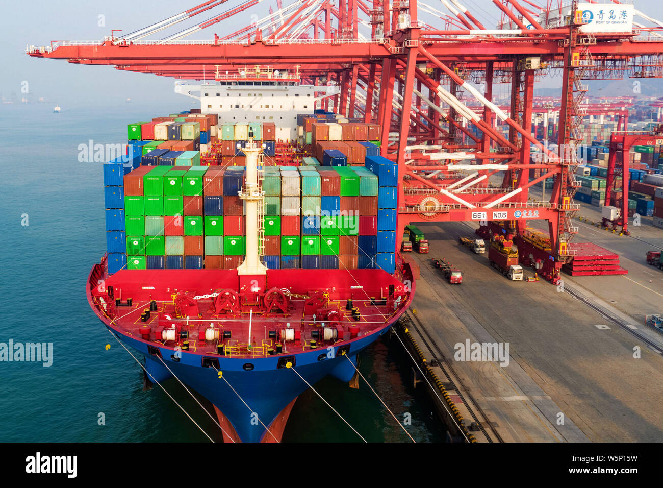 Us china cargo ship port hi-res stock photography and images - Alamy