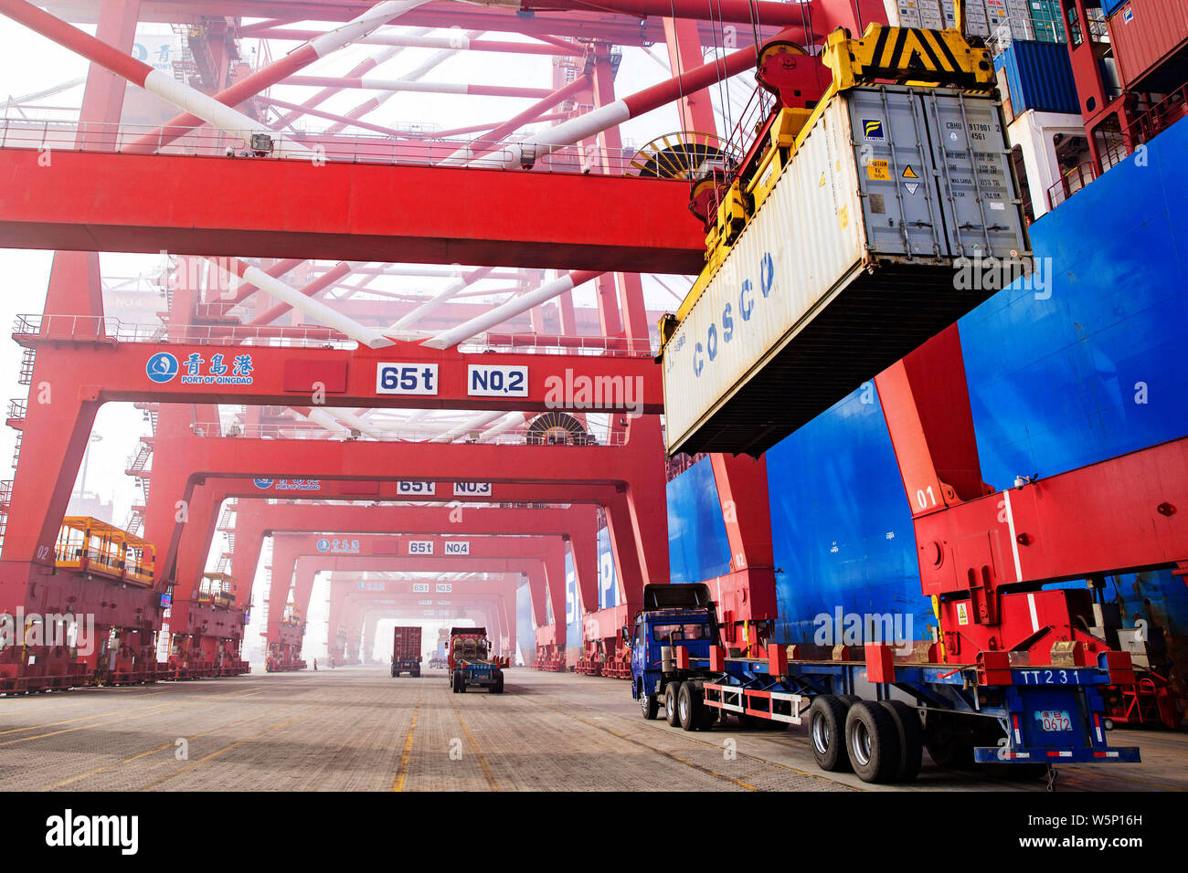 --FILE--A cargo ship of COSCO Shipping loaded with containers to be ...