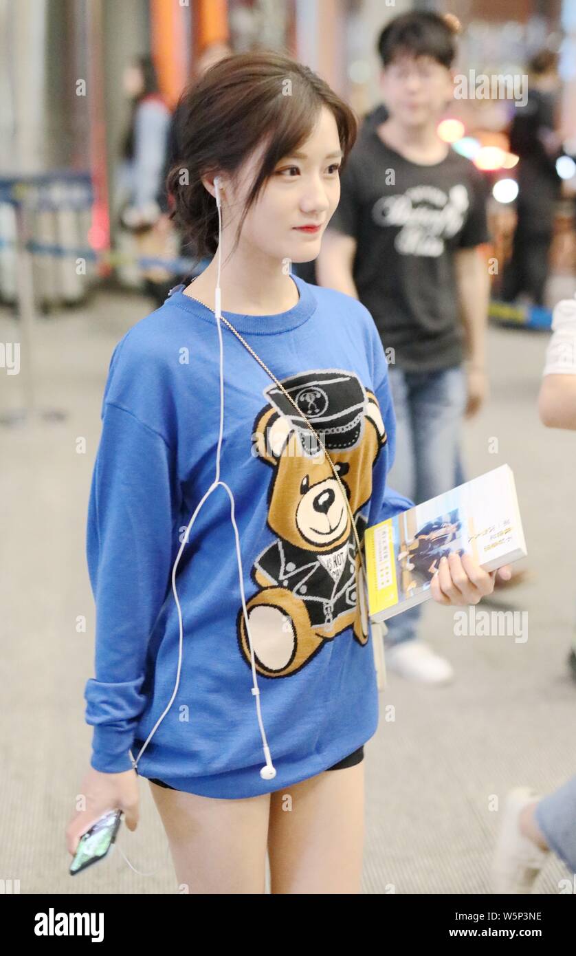 Singer estelle arrives hi-res stock photography and images - Alamy