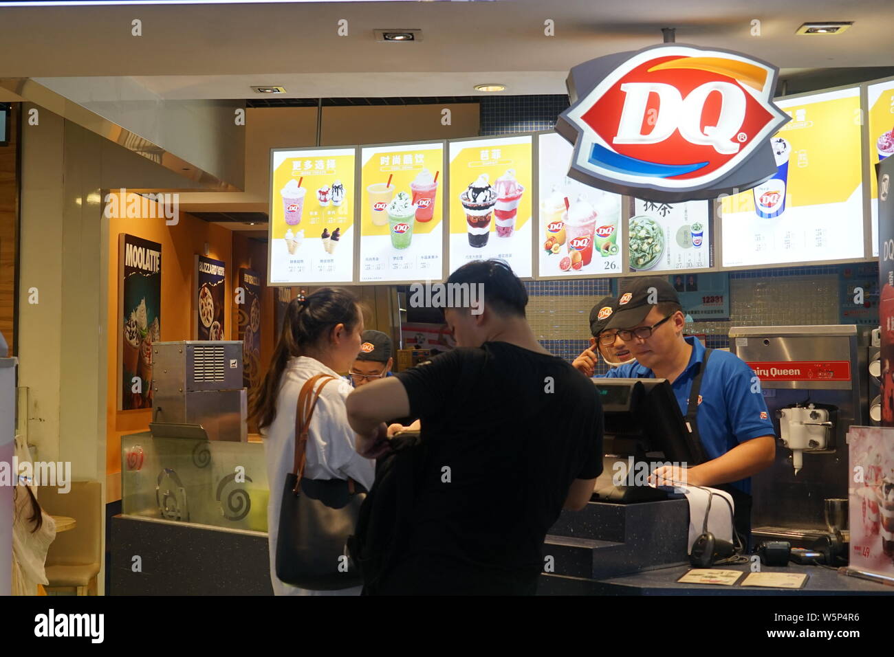 Dairy queen dq hi-res stock photography and images - Alamy