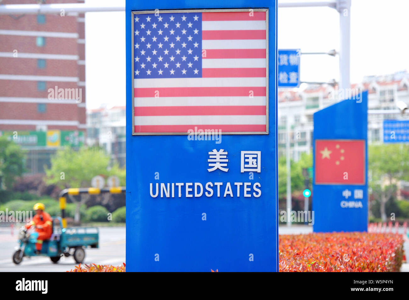 --FILE--Signboards showing the flag of the United States and Chinese ...