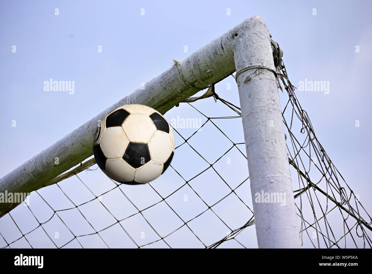 Scoring a goal soccer hi-res stock photography and images - Alamy