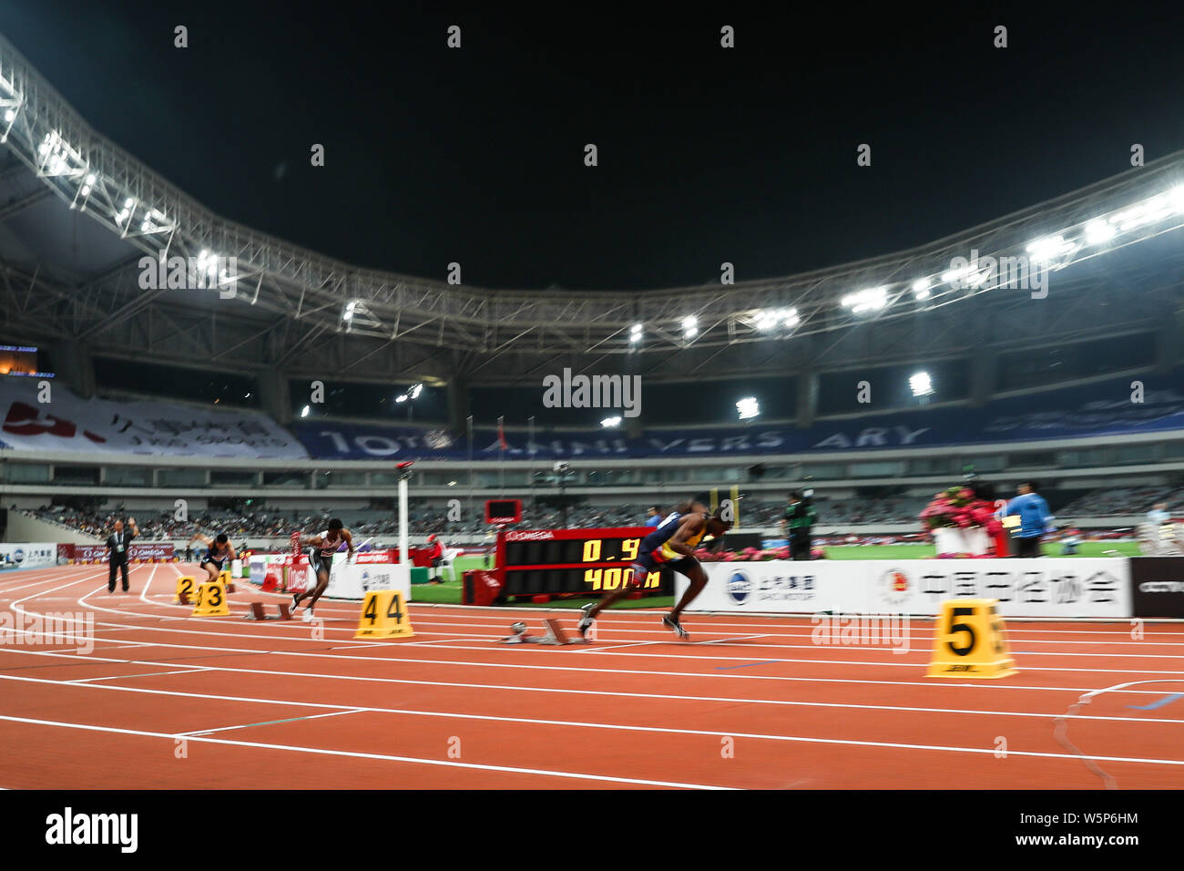 400m runner hi-res stock photography and images - Alamy