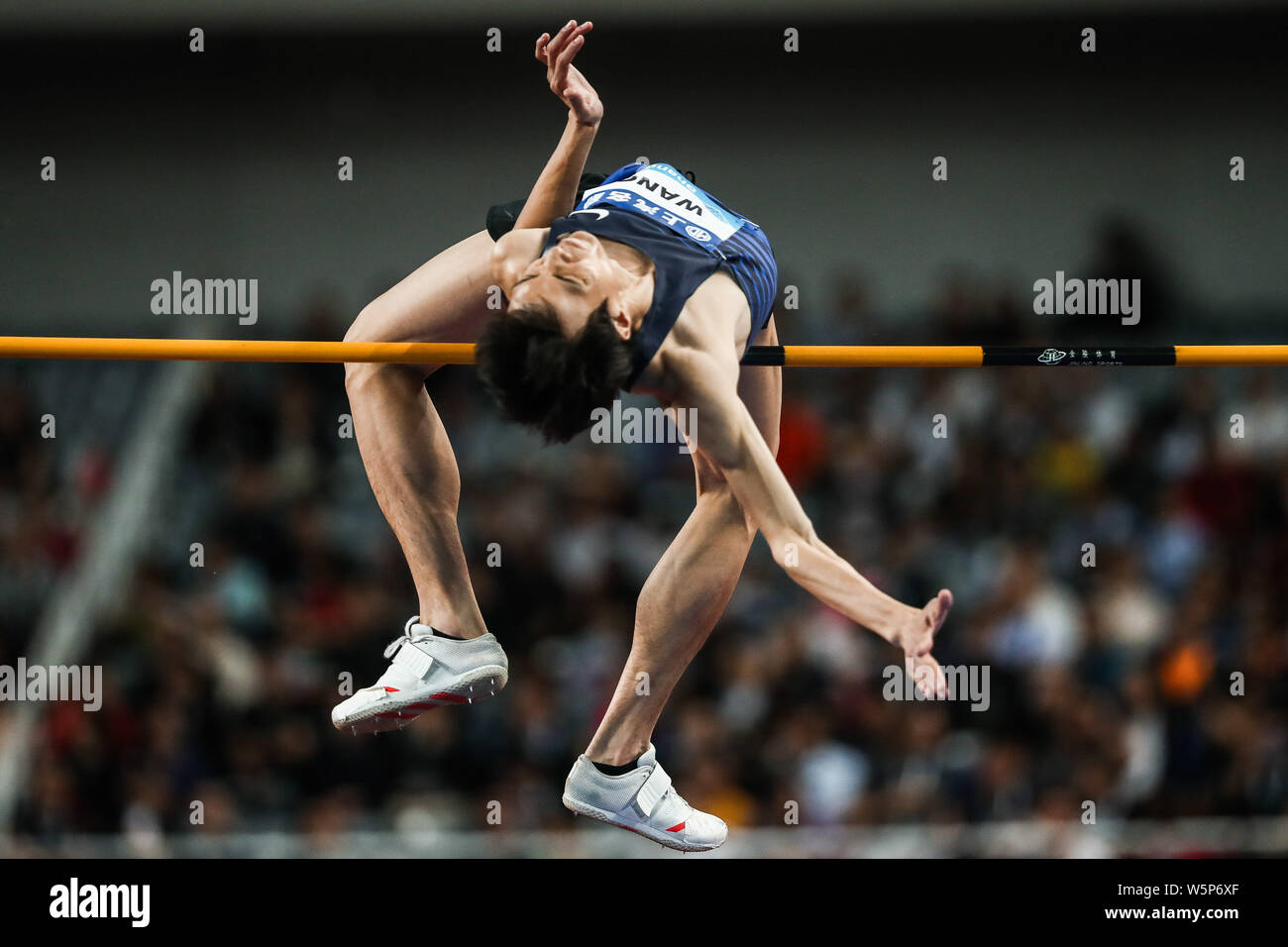 High jump men hi-res stock photography and images - Alamy