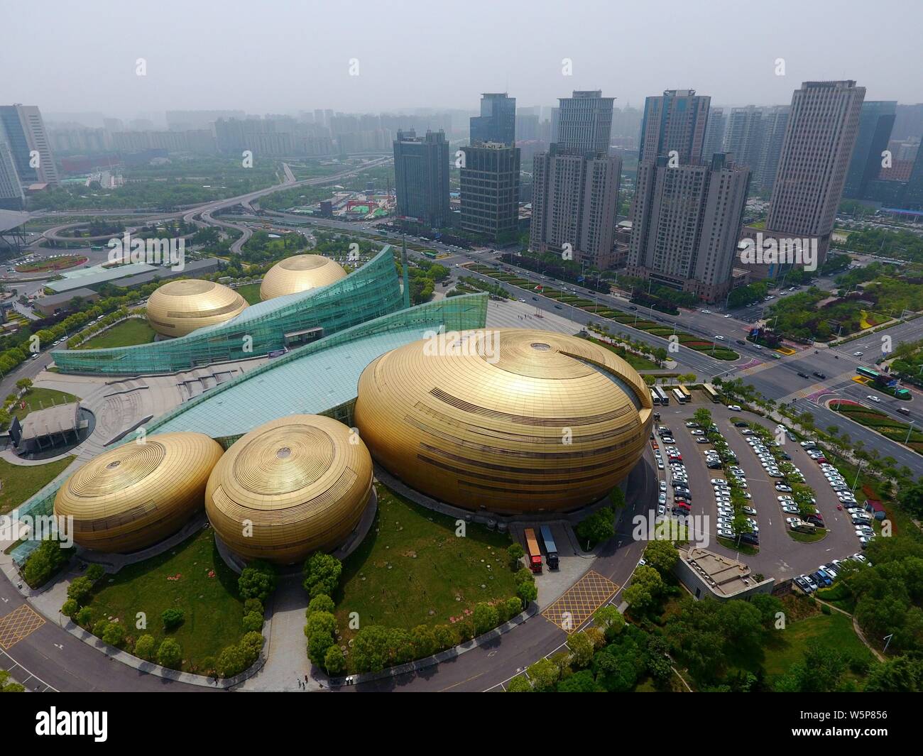 Zhengzhou art hi-res stock photography and images - Alamy