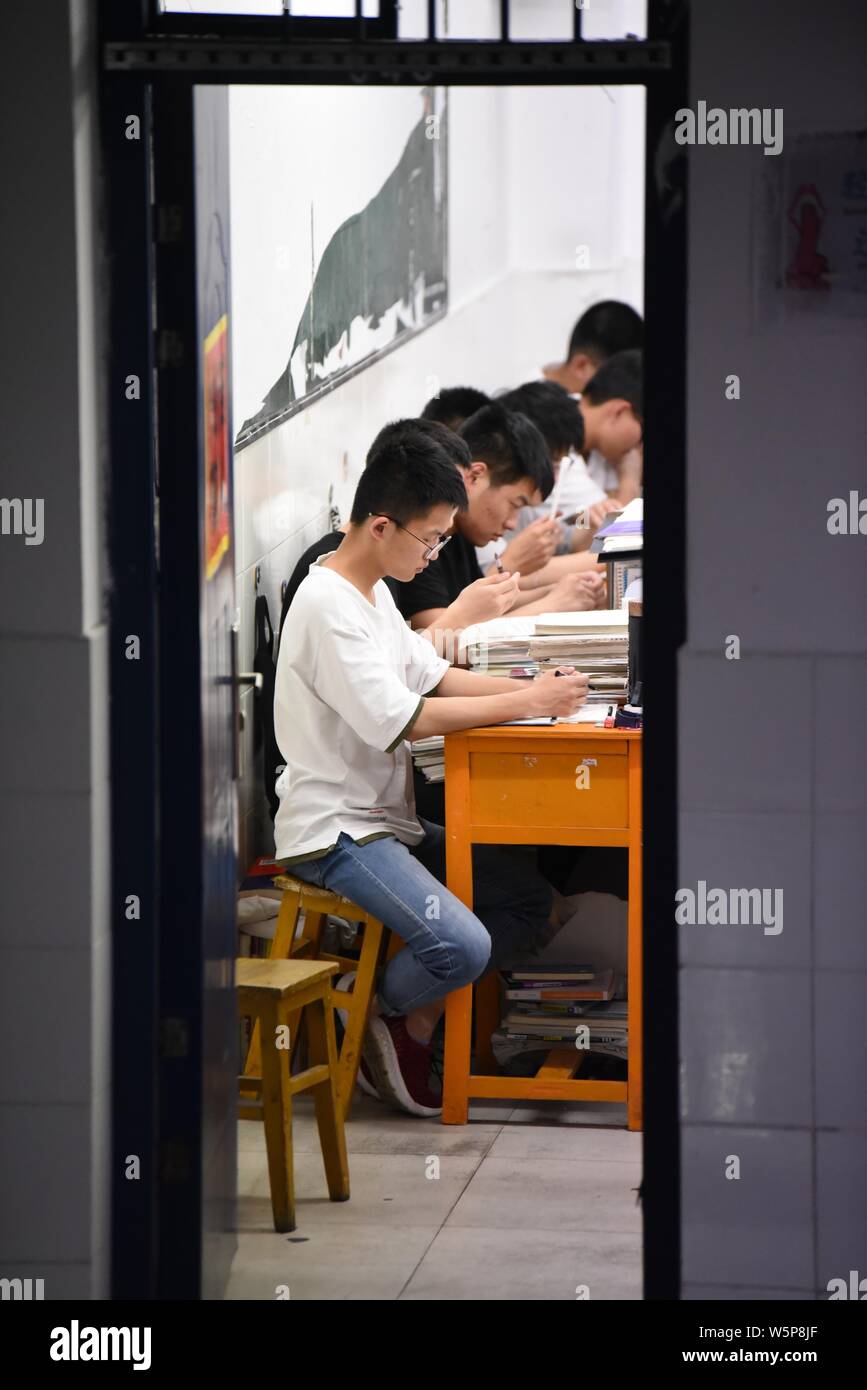 Chinese students prepare for the upcoming annual college entrance ...