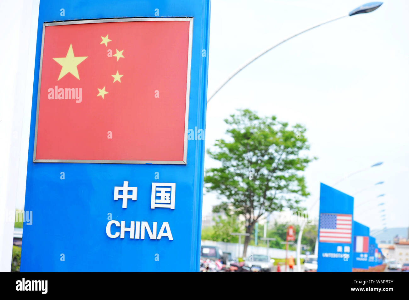 --FILE--Signboards showing the flag of the United States and Chinese ...