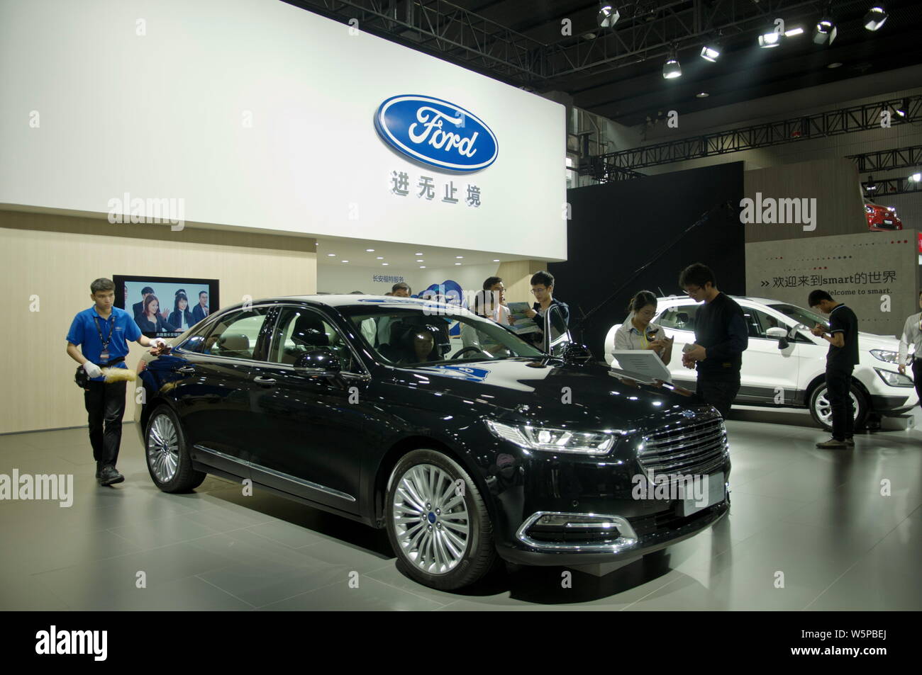 --FILE--People visit the stand of Ford during the 16th China (Guangzhou ...