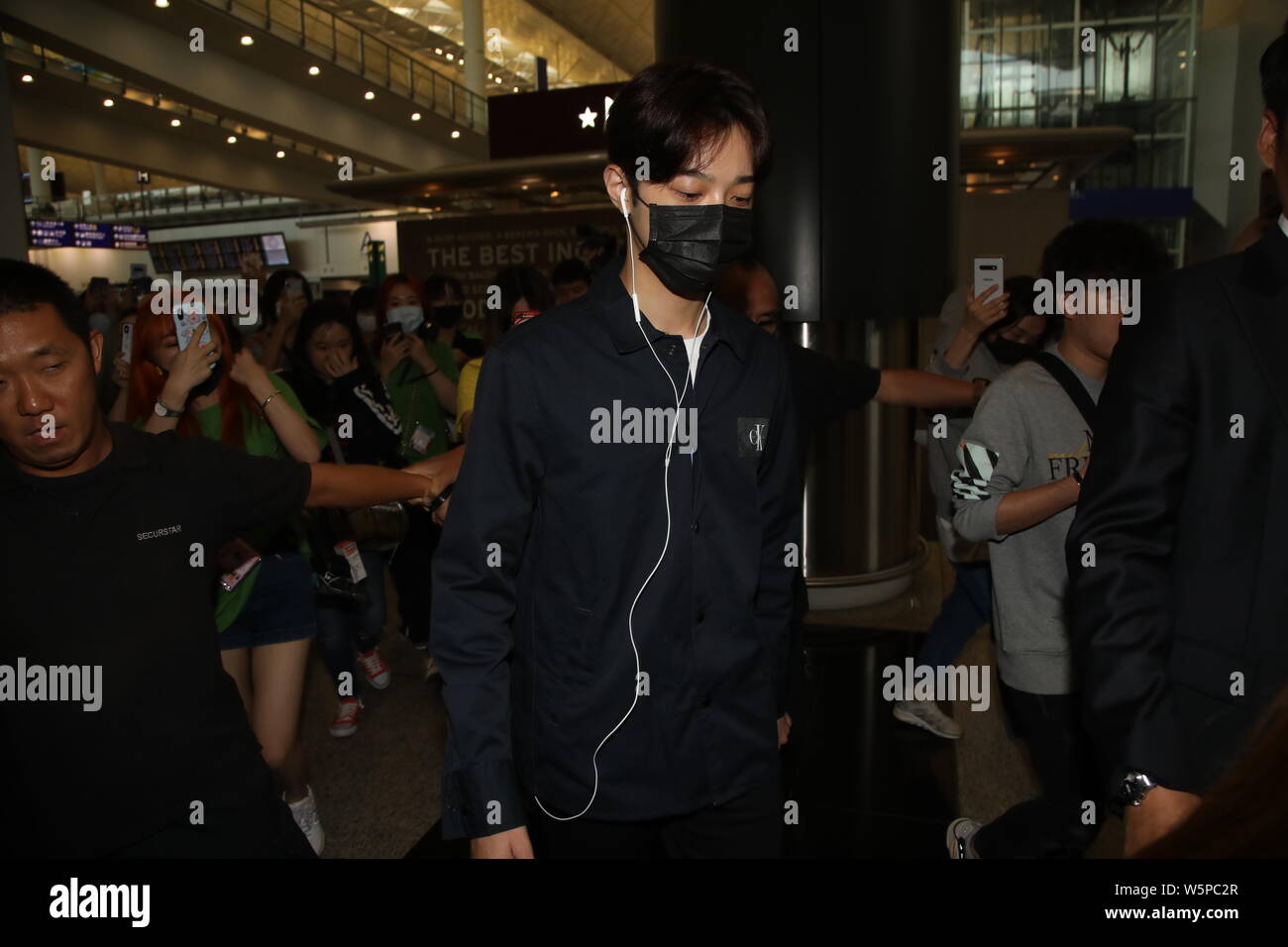 Taiwanese singer Lai Kuan-lin, also romanized as Lai Guan-lin, and a ...
