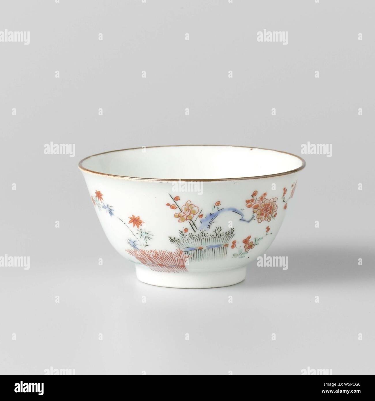 Cup with hedges, bamboo, prunus and hoo-bird Stock Photo - Alamy