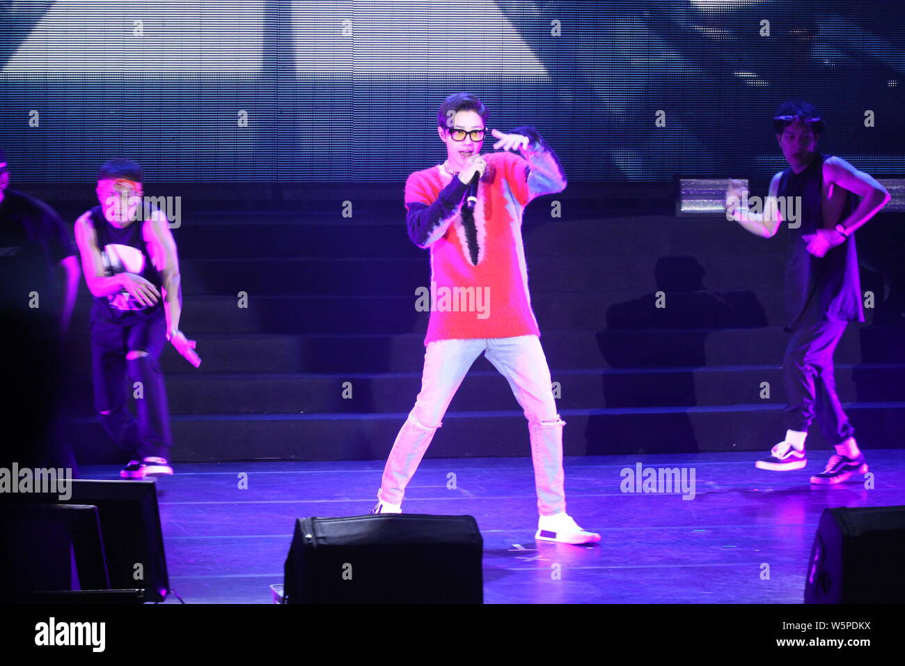 Taiwanese singer Lai Kuan-lin, also romanized as Lai Guan-lin, and a ...