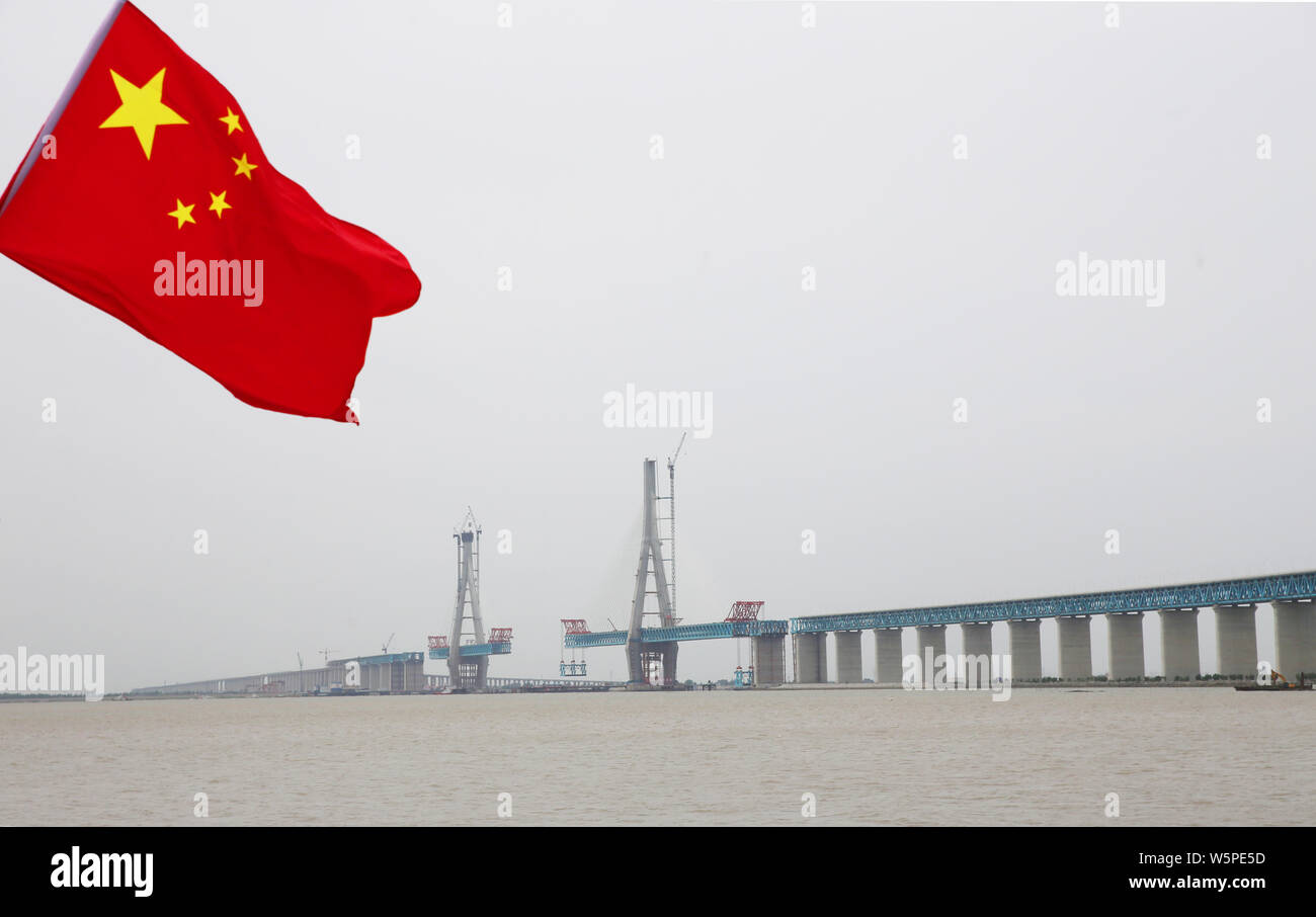 View of the construction site of the No.28 main pier of the world's ...