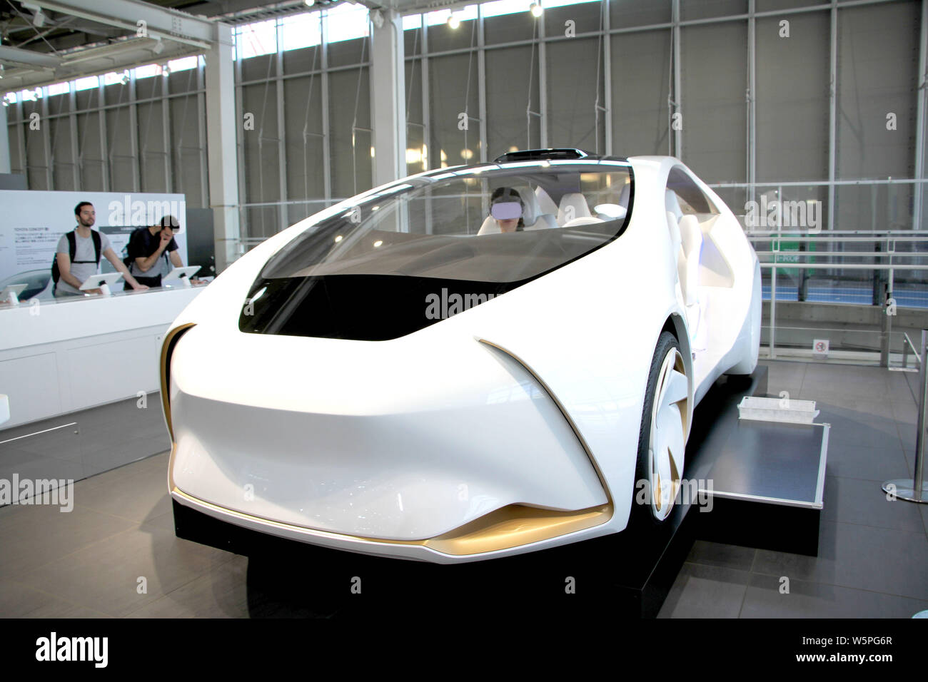 Hydrogen fuel cell japan hi-res stock photography and images - Alamy