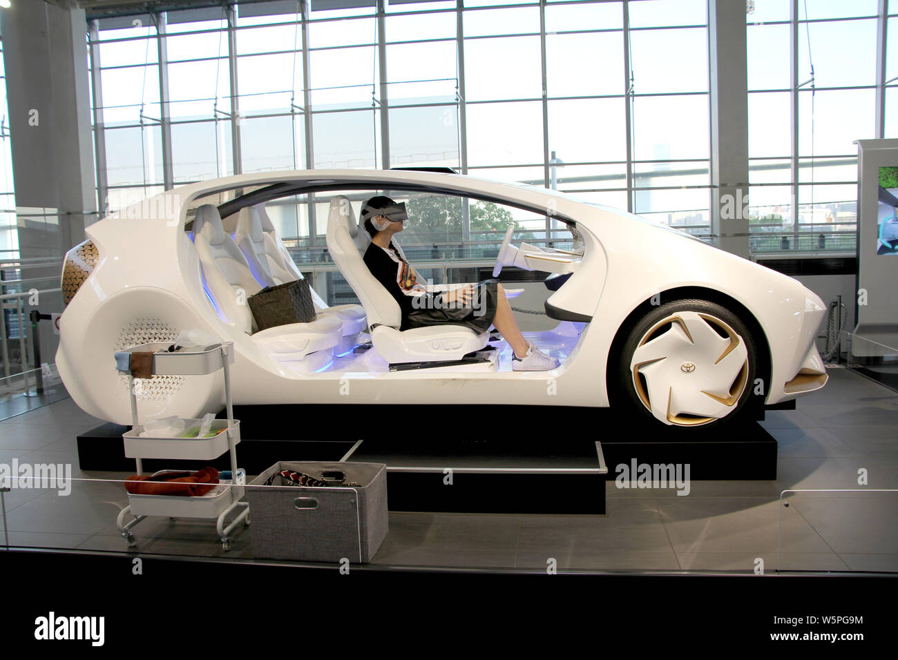 Hydrogen fuel cell japan hi-res stock photography and images - Alamy