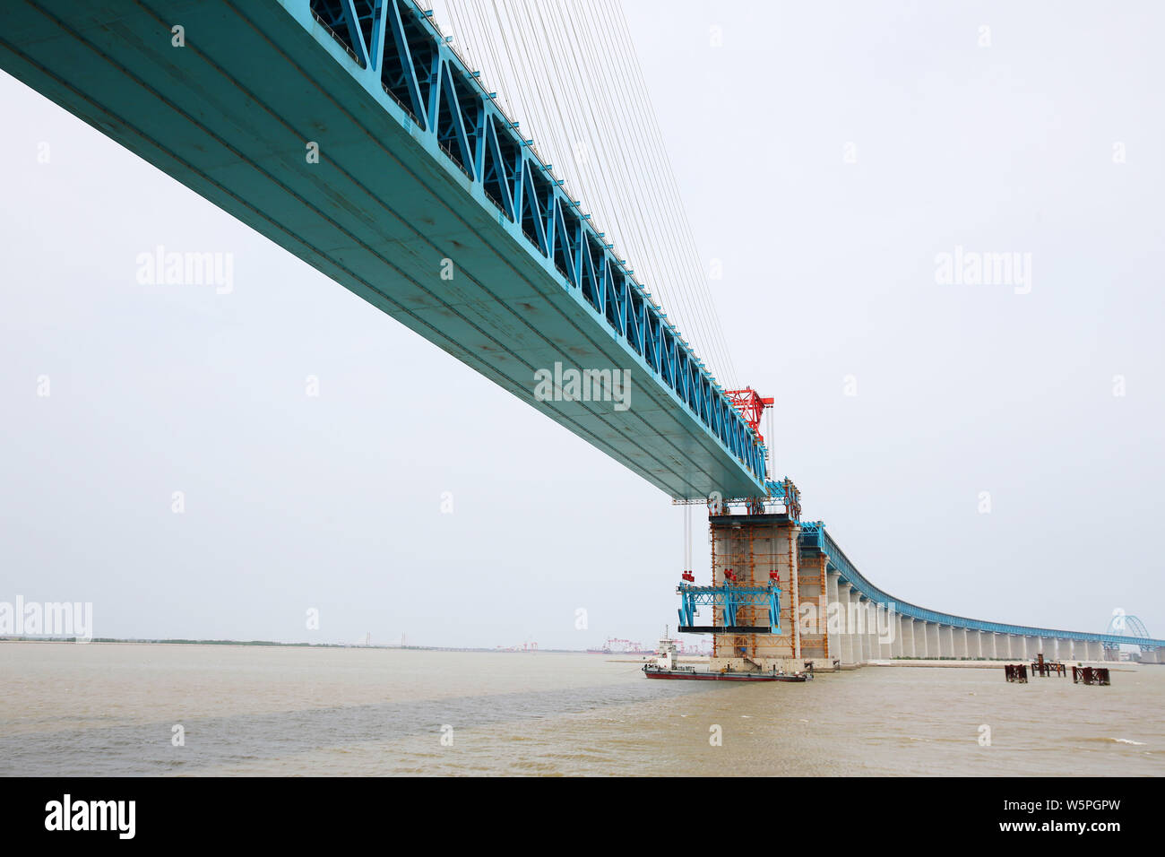 View of the construction site of the No.28 main pier of the world's ...