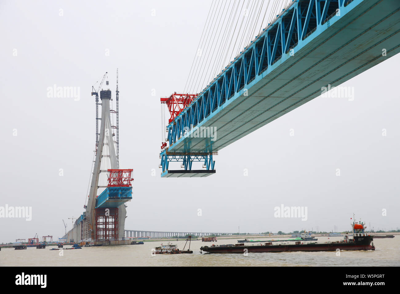 View of the construction site of the No.28 main pier of the world's ...