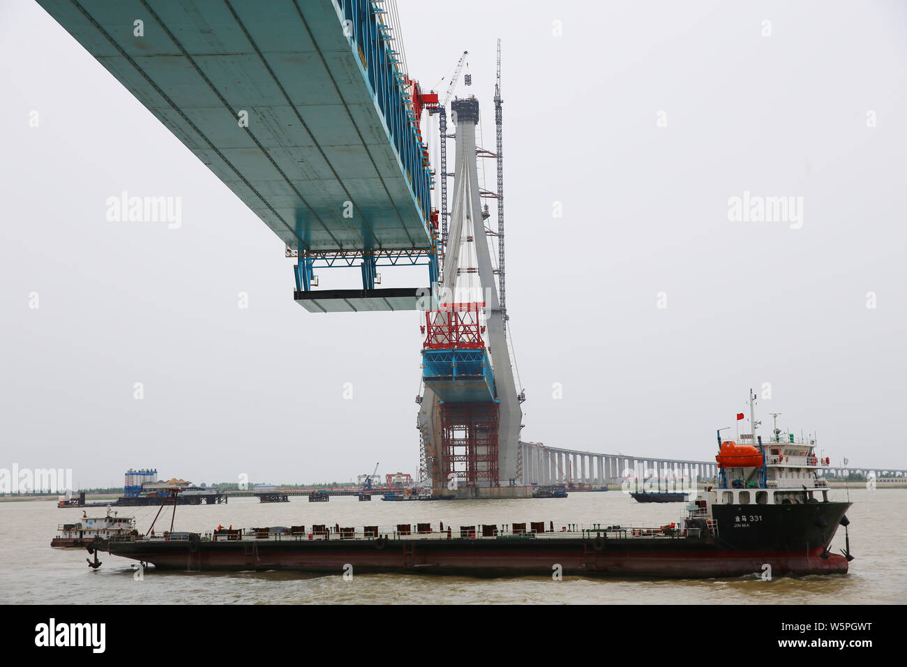 View of the construction site of the No.28 main pier of the world's ...