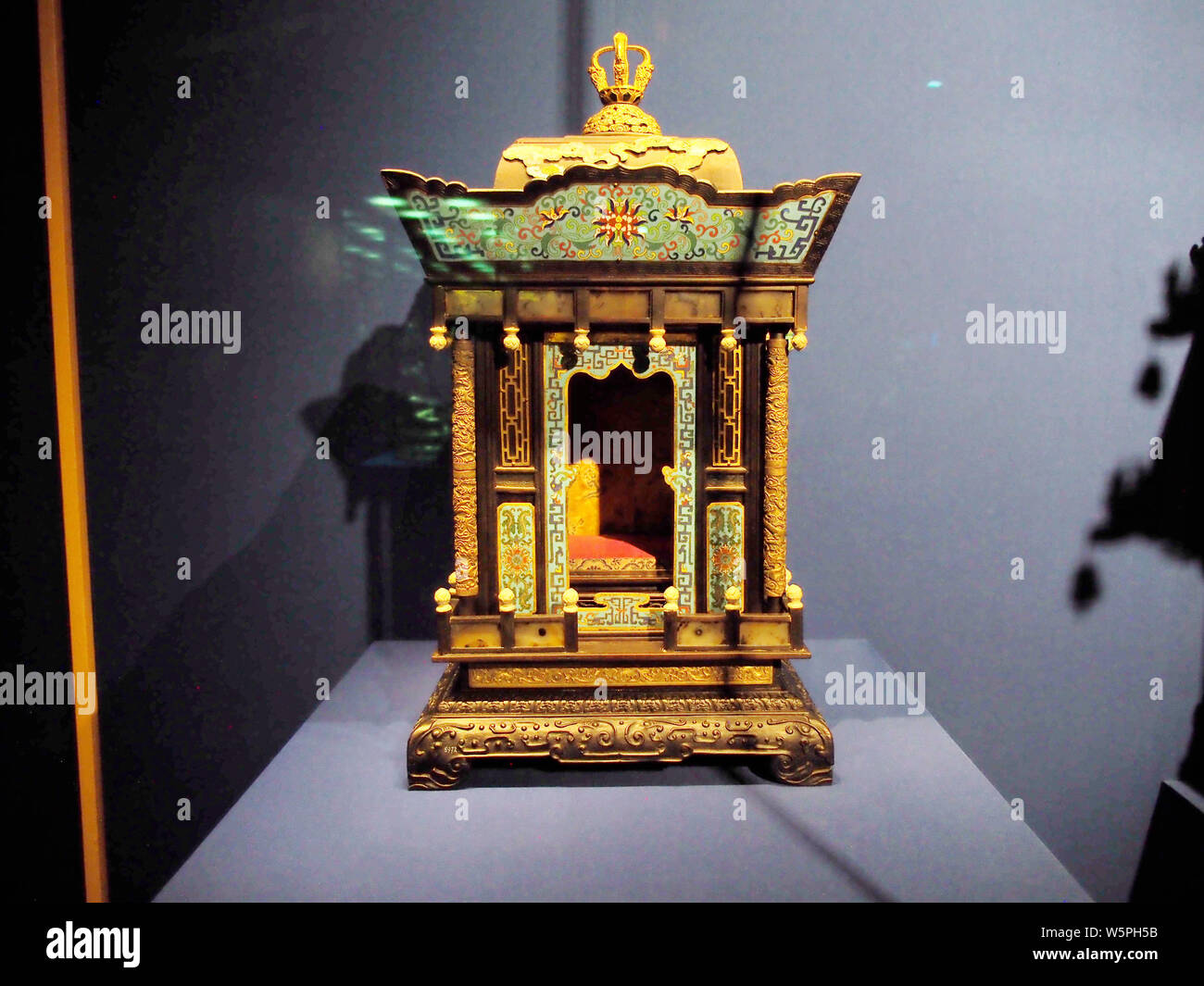 Chinese artworks belonging to Vatican Museums are displayed at the ...
