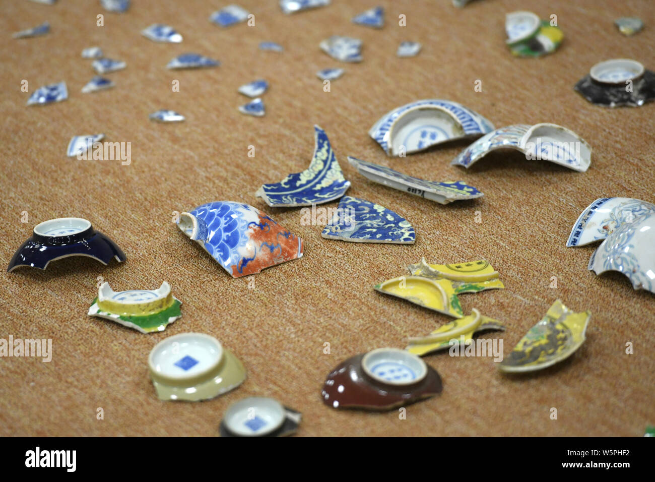 Chinese archaeologists restore cultural relics unearthed from the Old ...