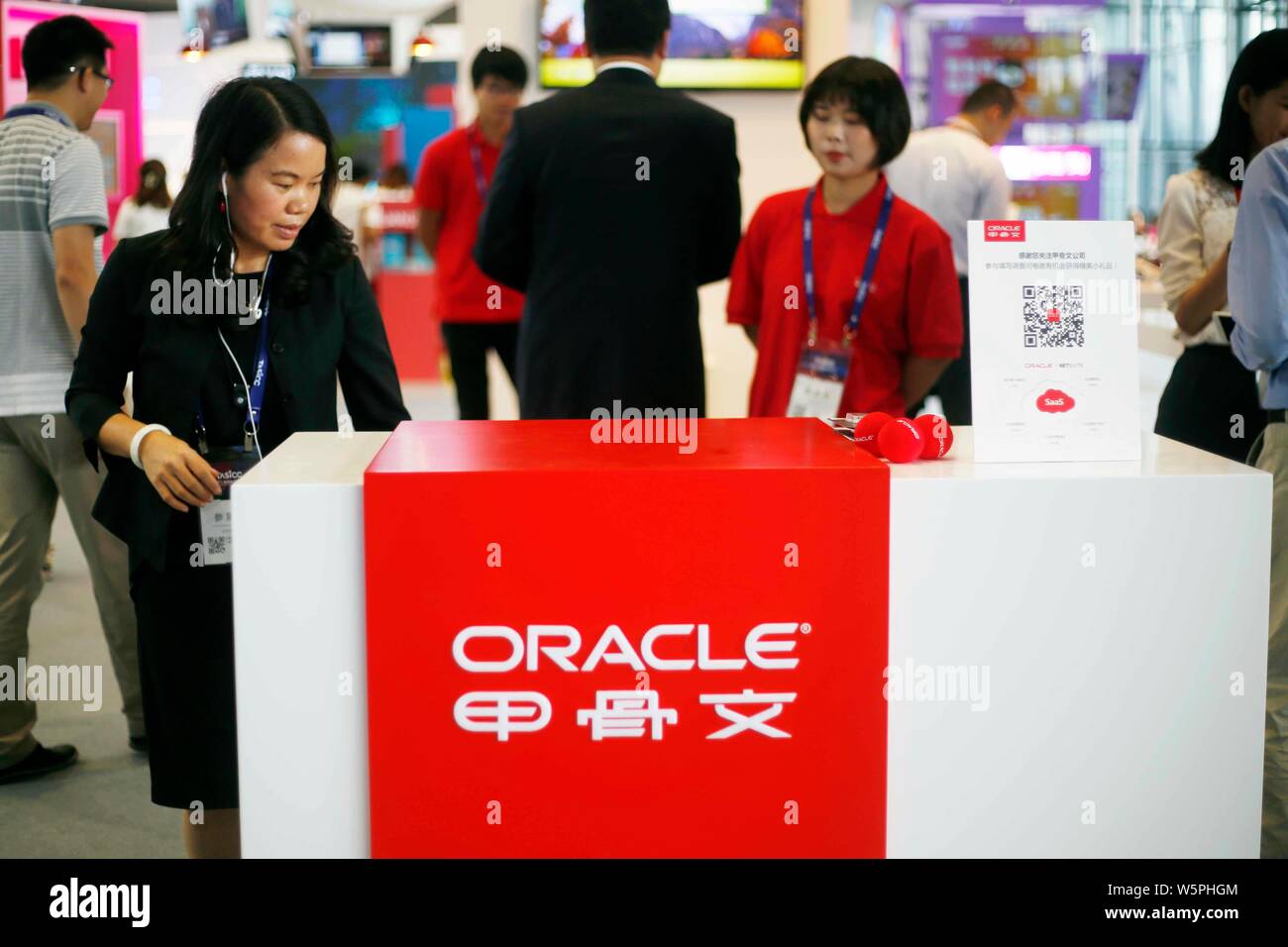 Oracle Software High Resolution Stock Photography and Images - Alamy