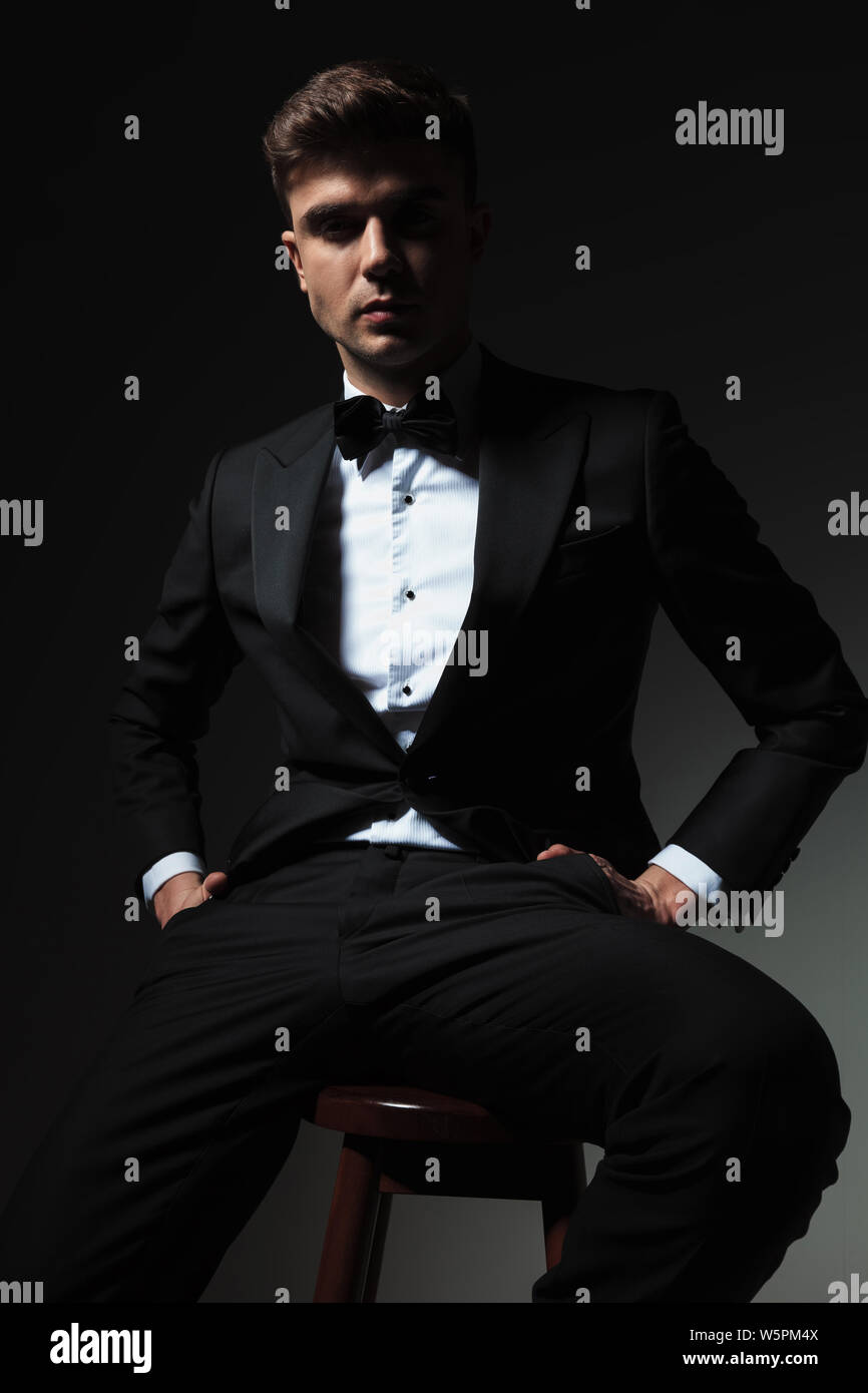 Sit formal pose hi-res stock photography and images - Alamy